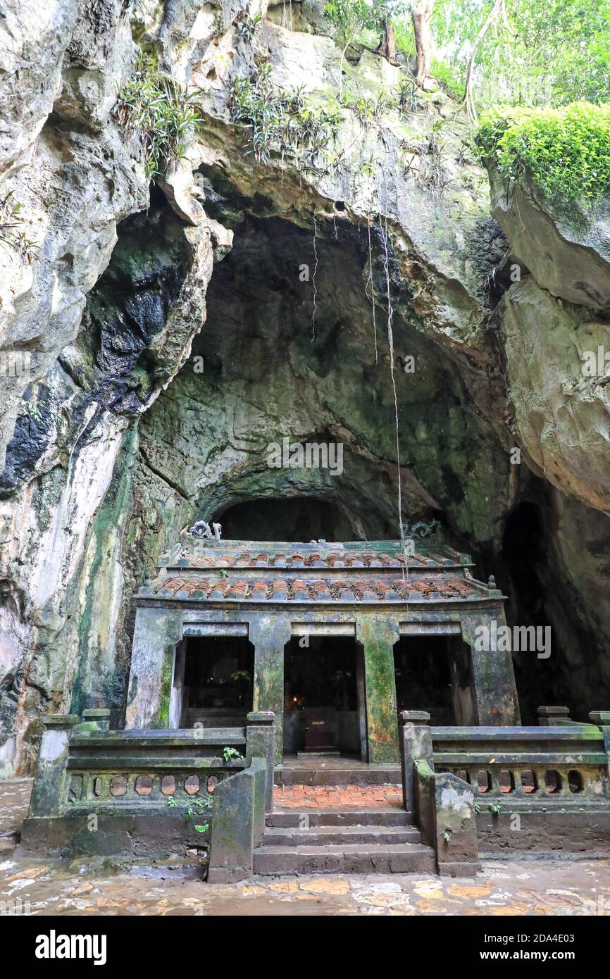 Tang Chon cave, Thuy Son Mountain, the Marble Mountains, Da Nang ...