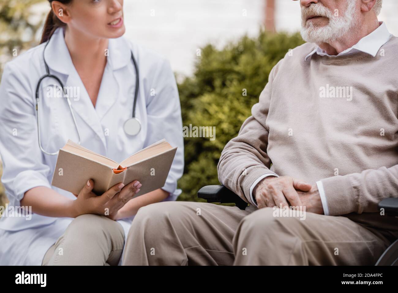 Care home elderly outside hi-res stock photography and images - Alamy