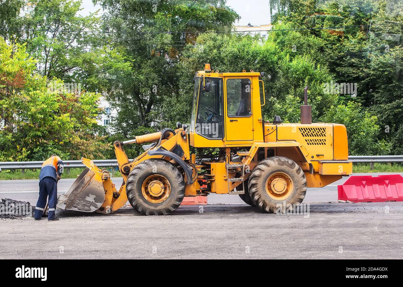Man works on forklift hi-res stock photography and images - Alamy
