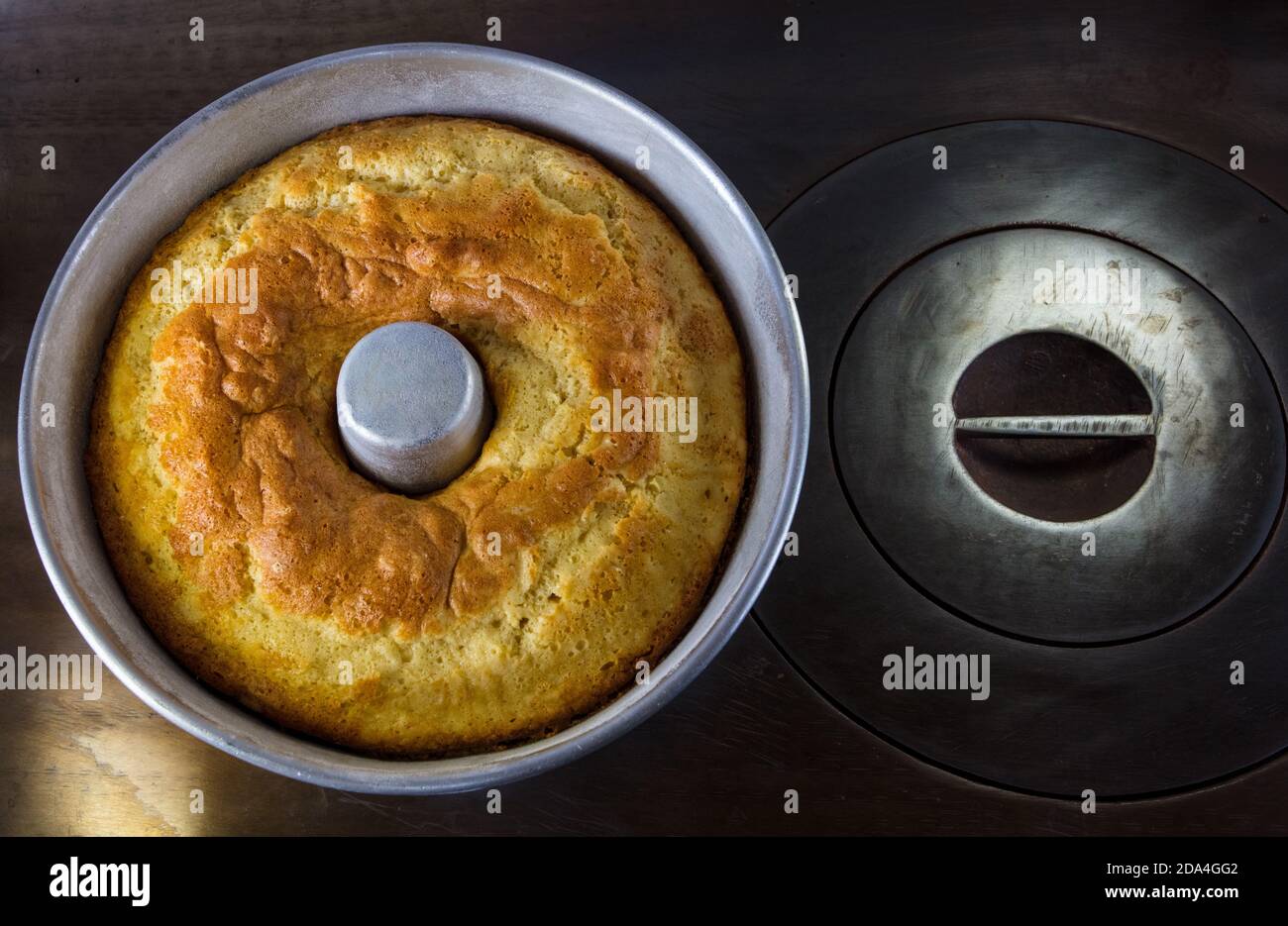Top view of pie on a molder with a hole in the middle Stock Photo - Alamy