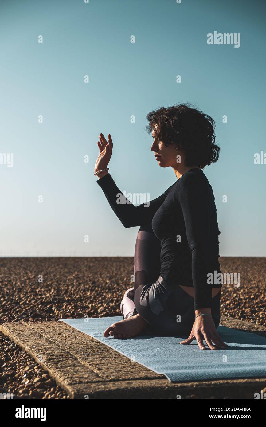 Yoga and mindfulness on the beach Stock Photo - Alamy