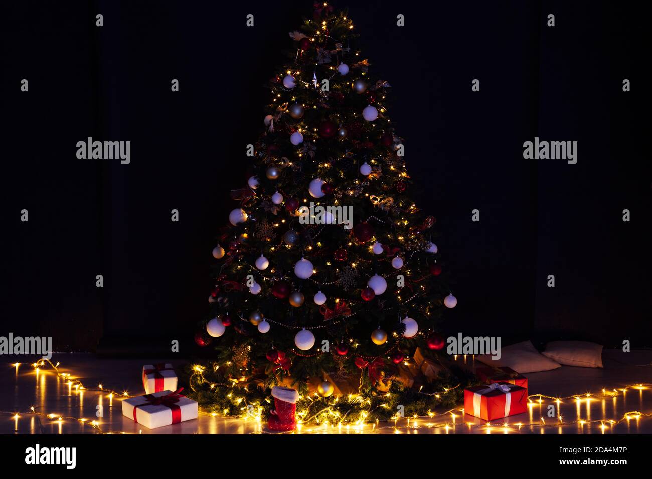 Christmas tree lights and New Year's Eve Stock Photo - Alamy