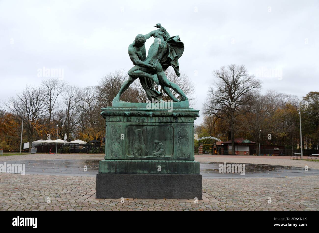 The Knife Wrestlers sculpture by Johan Peter Molin at Gothenburg in ...