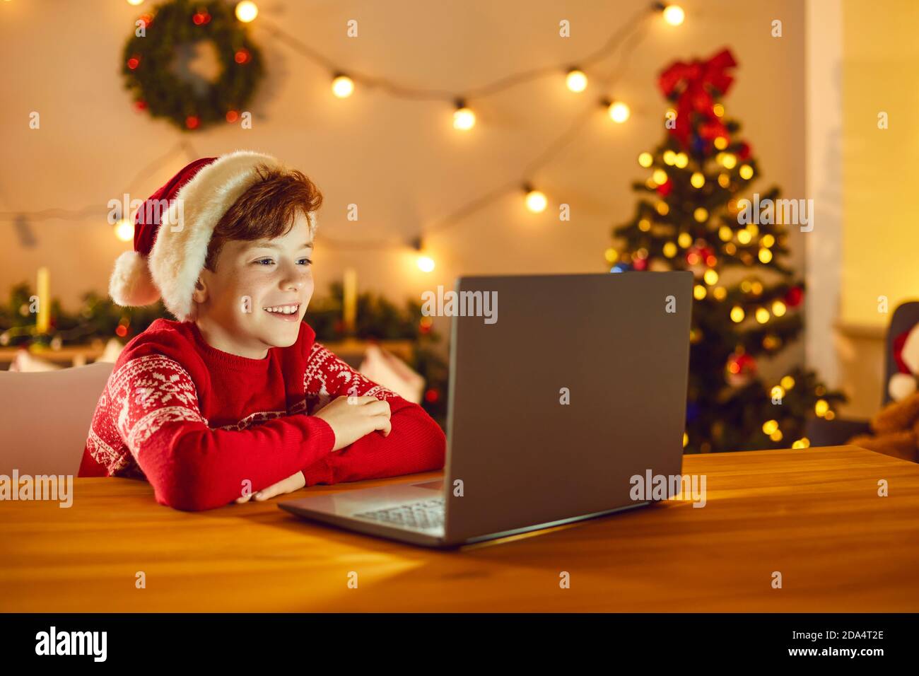 Christmas movie hi-res stock photography and images - Alamy