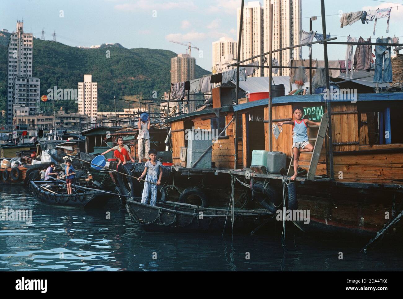 Aberdeen floating village, Hong Kong, 80s Stock Photo - Alamy