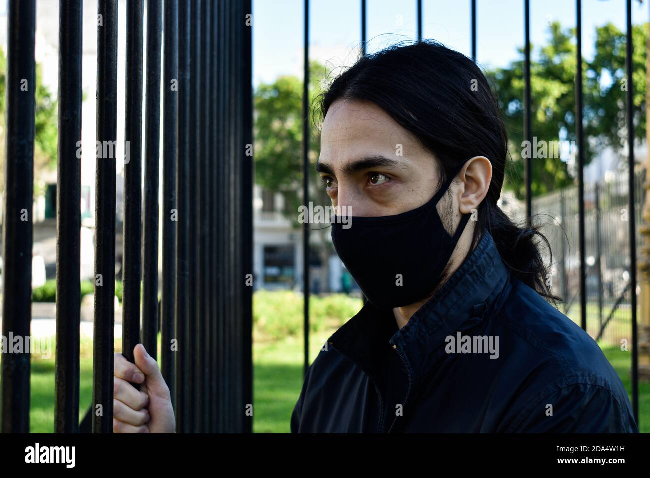 Looking through a fence hi-res stock photography and images - Alamy