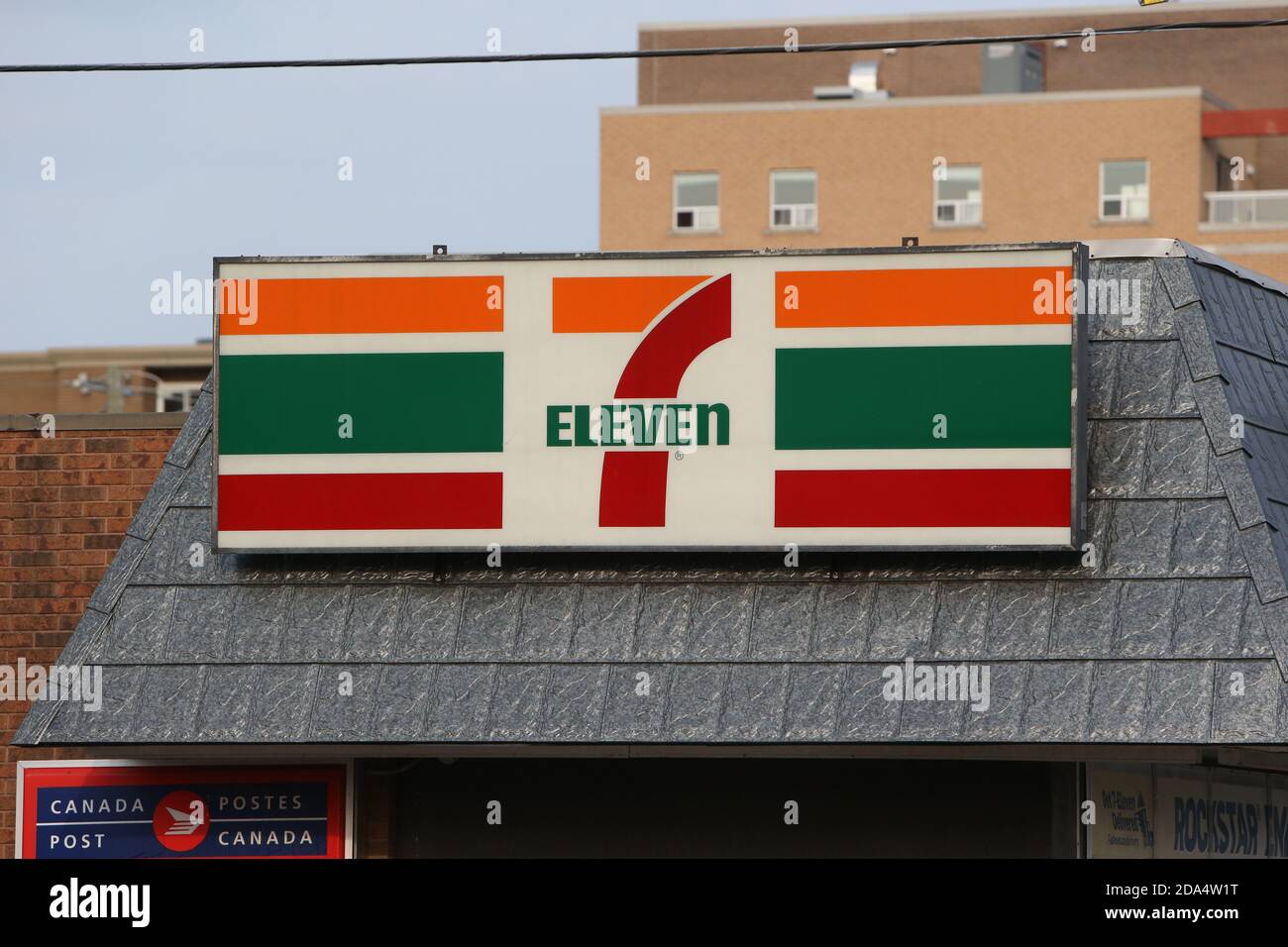 7 Eleven Sign. 256 King St N Waterloo Ontario Canada Luke Durda/Alamy ...