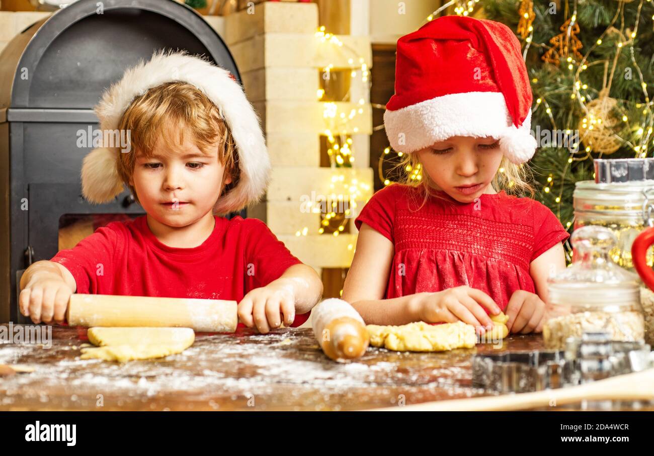 Children bake chefs hat hi-res stock photography and images - Alamy