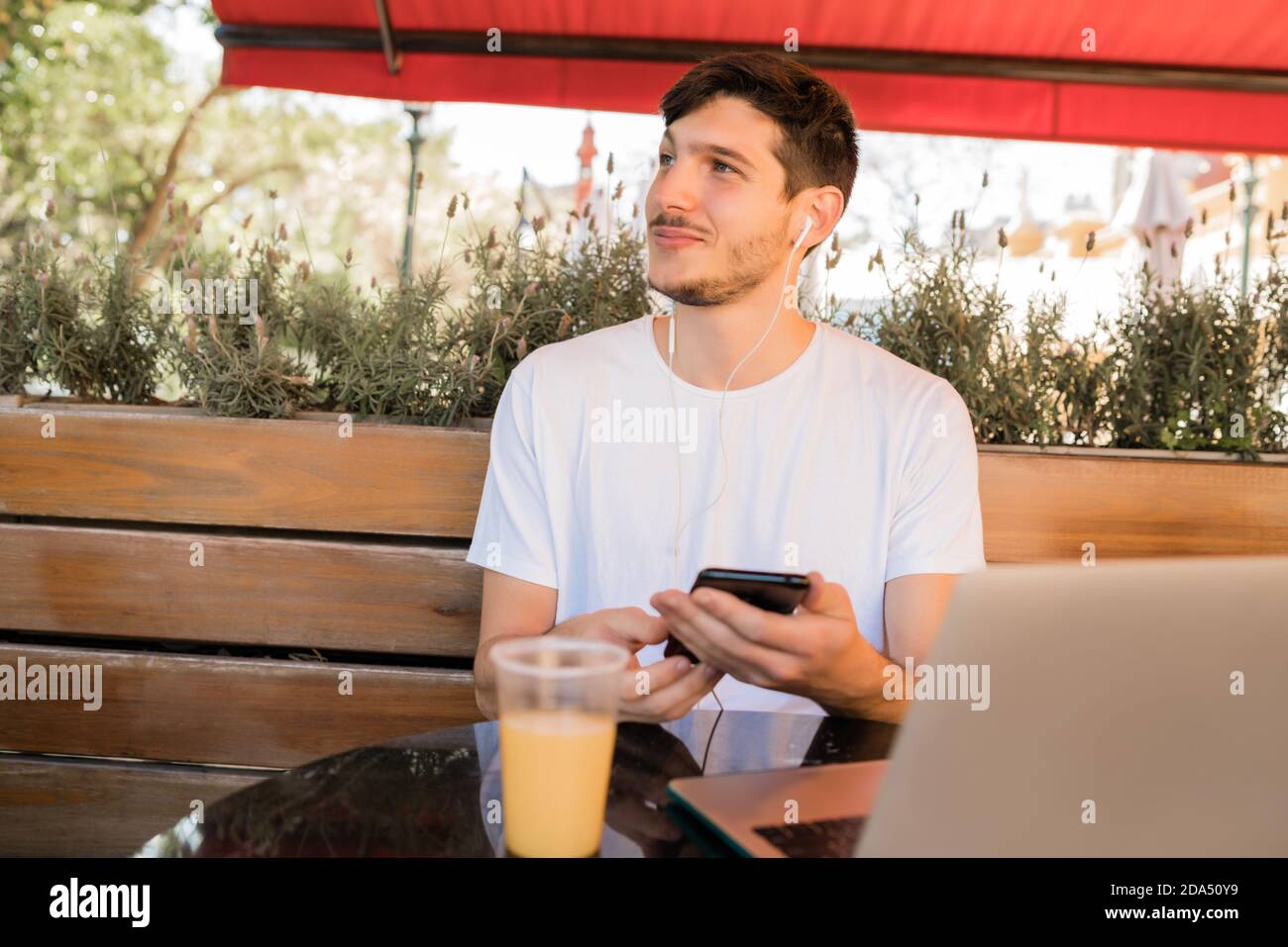 Attractive man using cell telephone hi-res stock photography and images ...