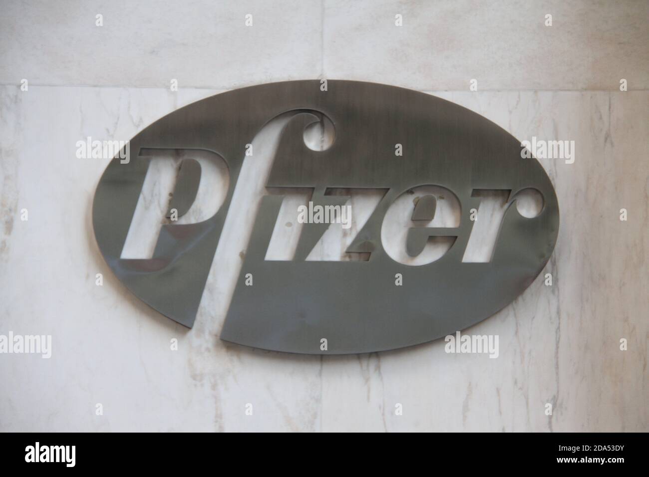 New York, USA. 9th Nov, 2020. Pfizer announced Covid-19 vaccine with 90 ...
