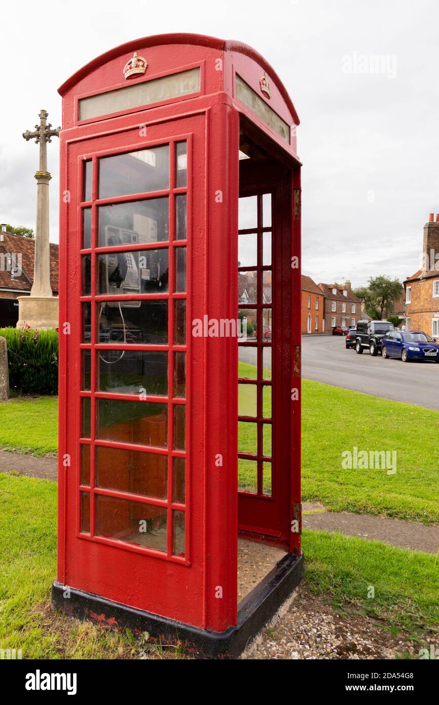 Phone kiosk britain vintage hi-res stock photography and images - Alamy