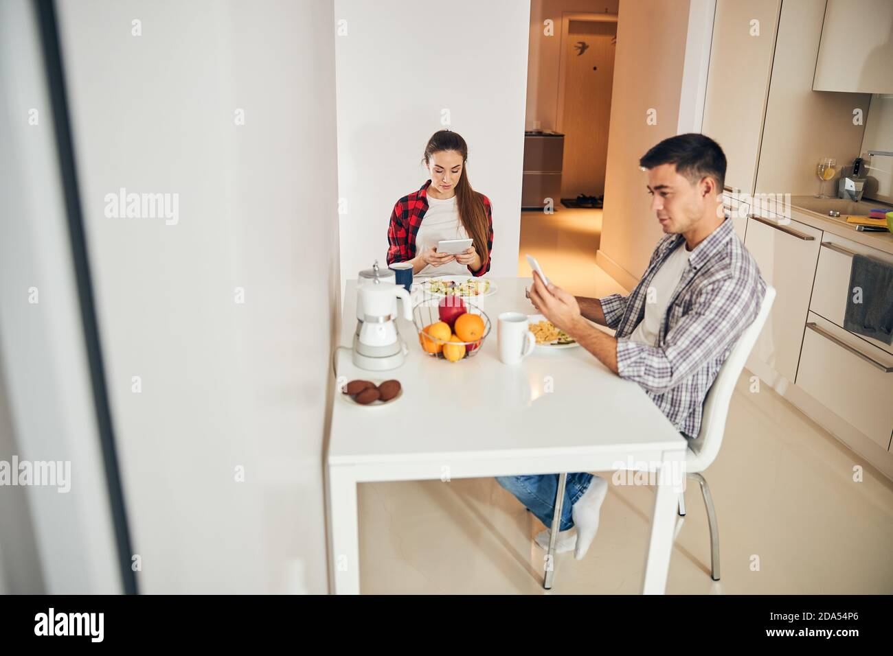 Young people using gadgets home hi-res stock photography and images - Alamy