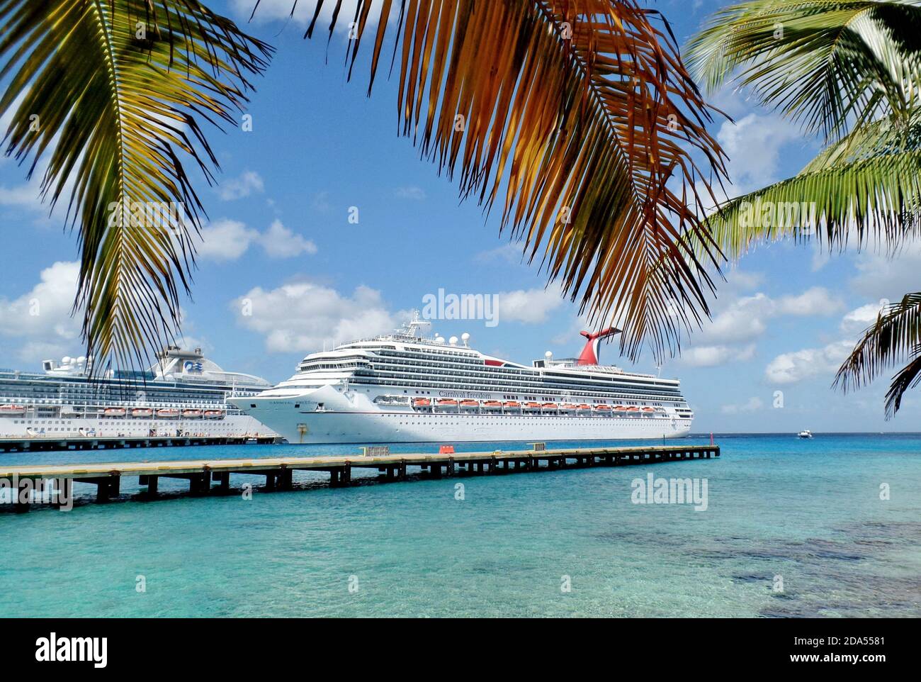 Cruise ship docked at a tropical island Stock Photo - Alamy