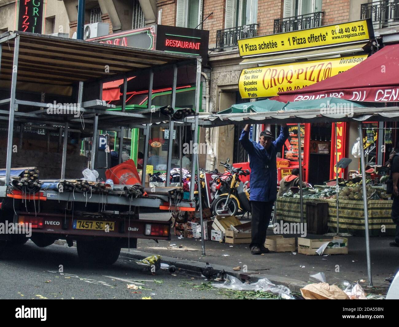 PARIS STREET MARKET WORKER - PARIS WORKER - COLOR STREET PHOTOGRAPHY ...