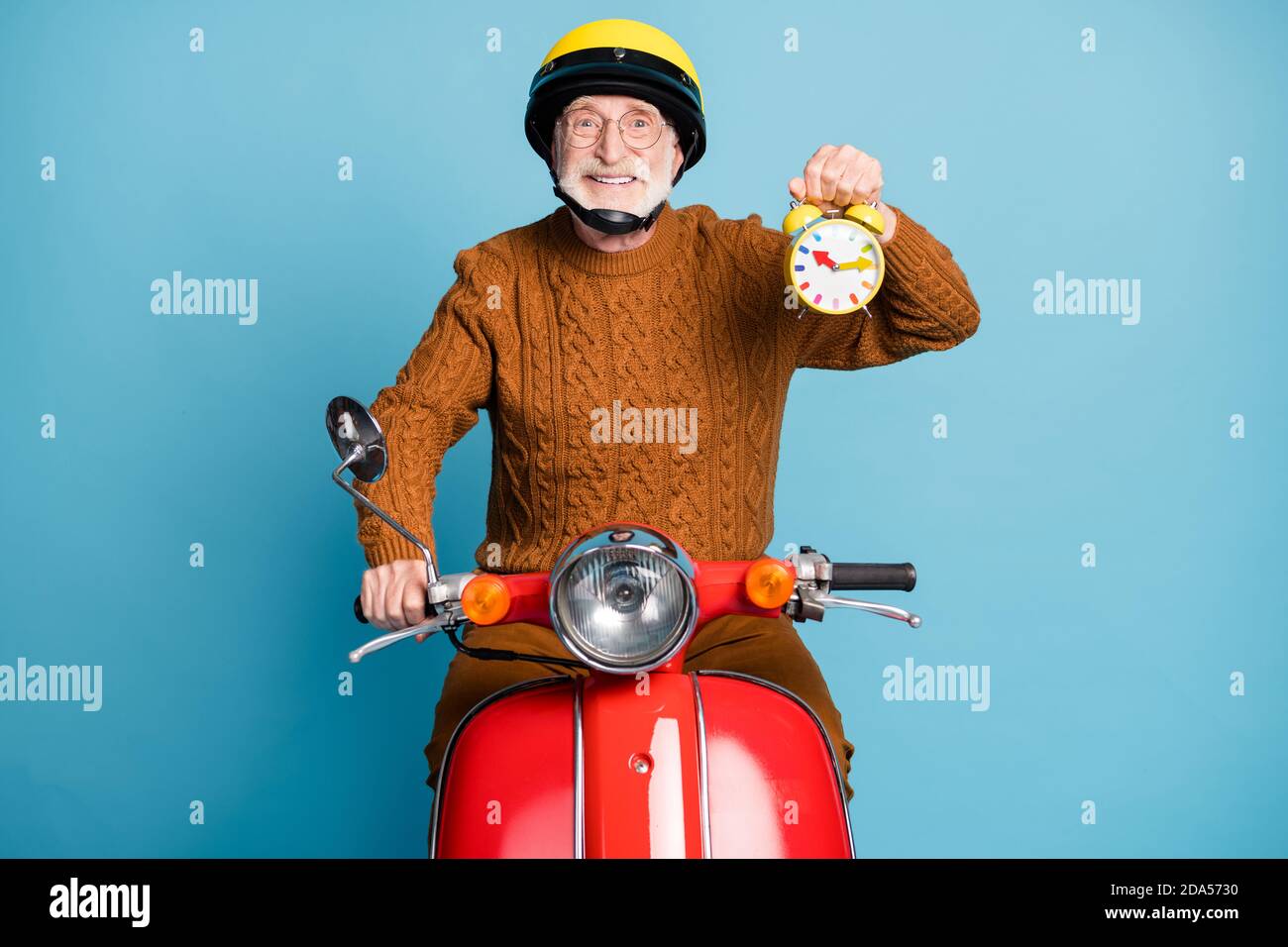 Portrait of his he nice attractive cheerful cheery confident bearded ...
