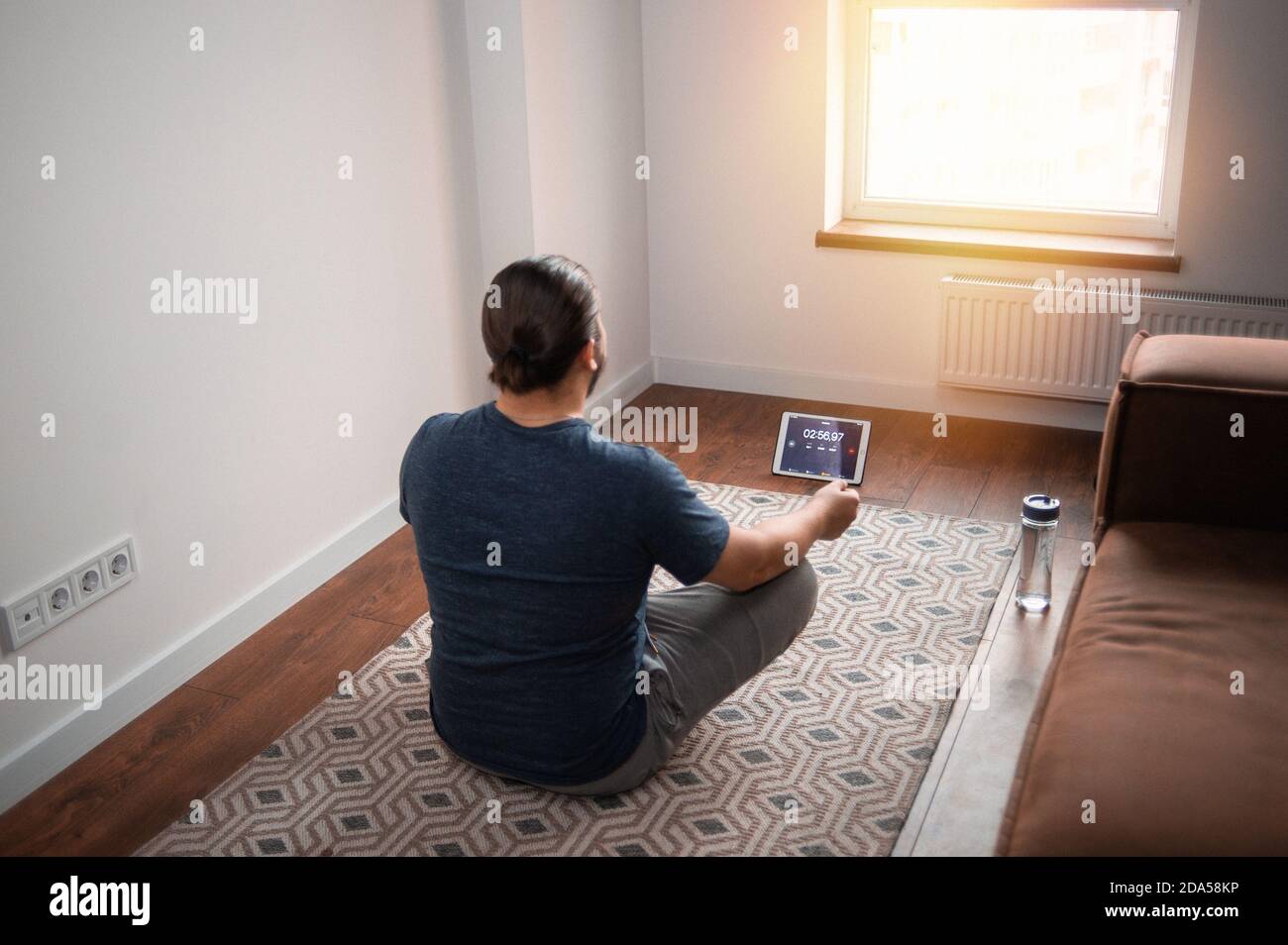 Man at home workout hi-res stock photography and images - Alamy