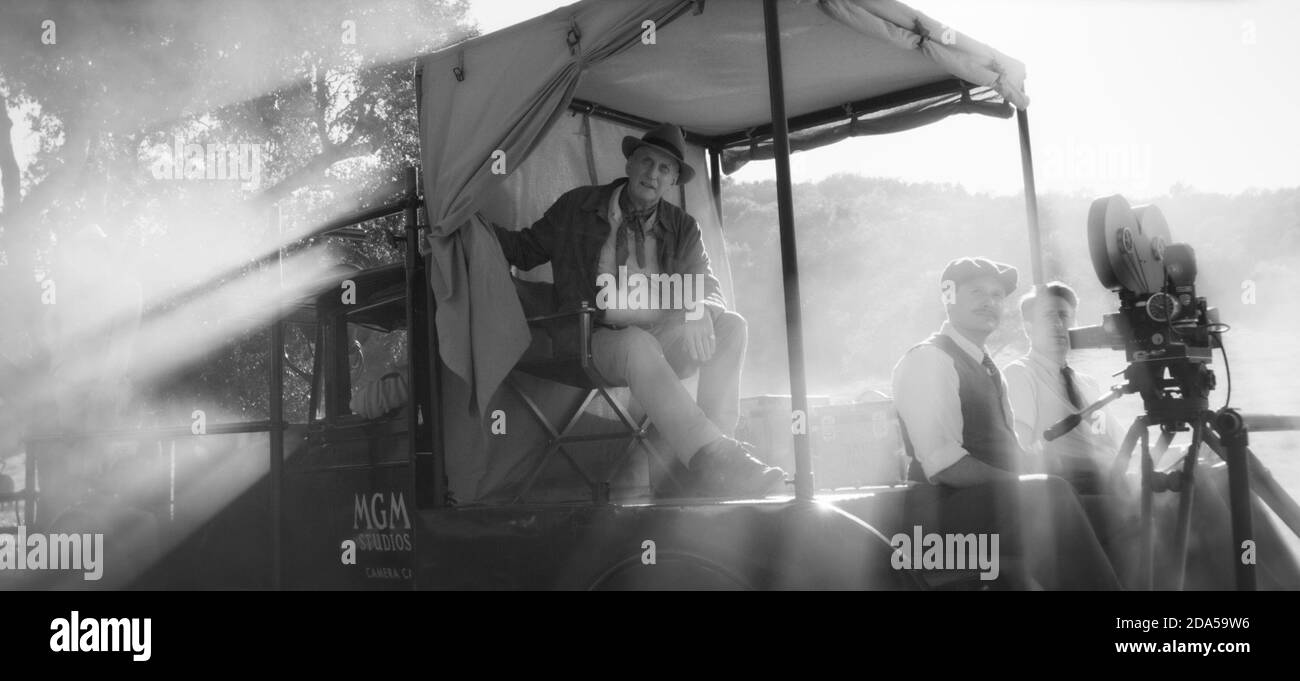 MANK, left: Charles Dance as William Randolph Hearst, 2020. © Netflix ...