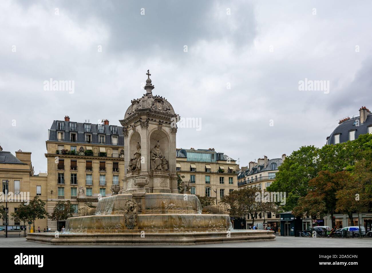 Lion sculpture in paris hi-res stock photography and images - Alamy