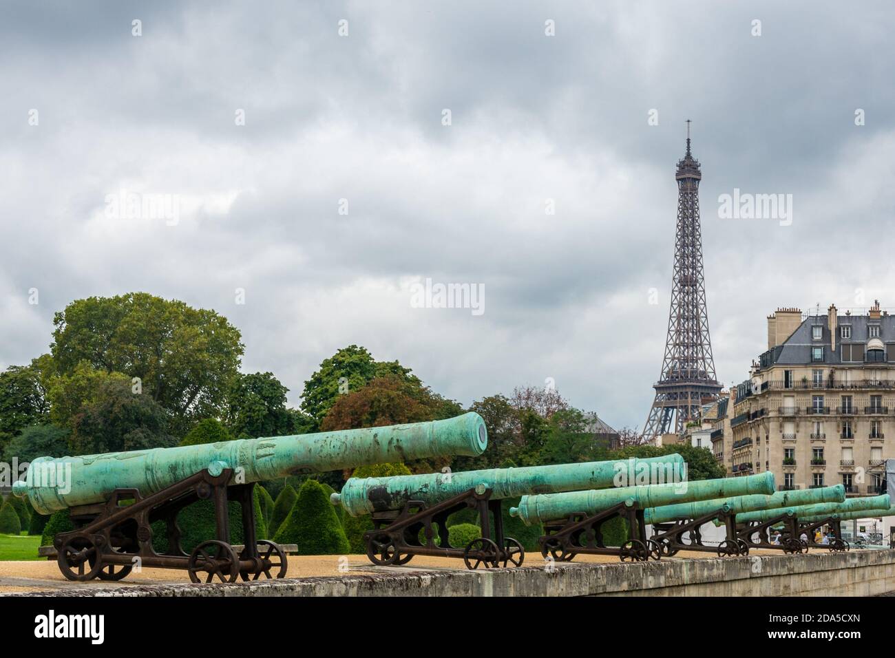 Cannons outside Les Invalides with The Eiffel Tower in background Stock ...