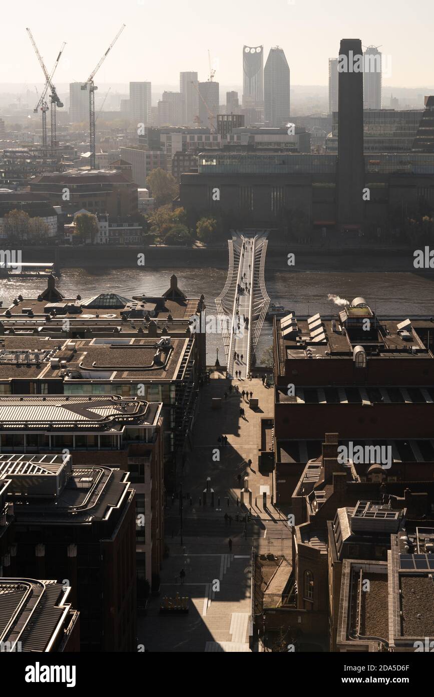 An aerial view tate modern gallery hi-res stock photography and images ...