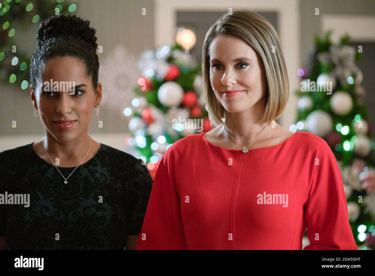 NEVER KISS A MAN IN A CHRISTMAS SWEATER, from left: Lisa MacFadden ...