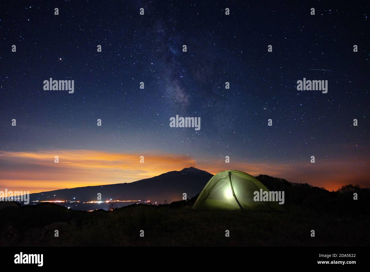 Tent scene on mount hi-res stock photography and images - Alamy