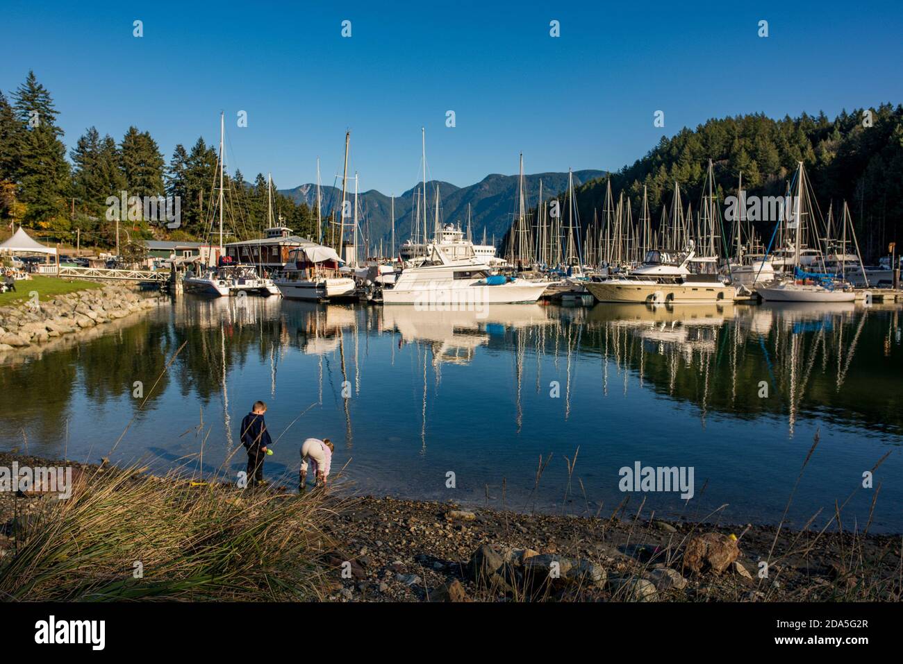 Kids playing at shoreline, Snug Cove, Bowen Island, British Columbia ...