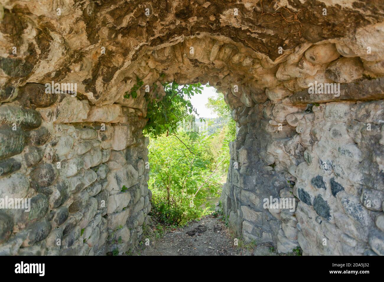 The arch of the old castle Stock Photo - Alamy