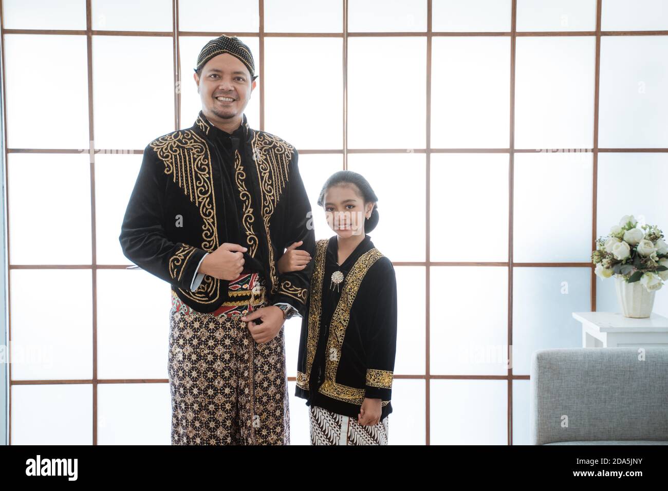 Javanese traditional clothes hi-res stock photography and images - Alamy