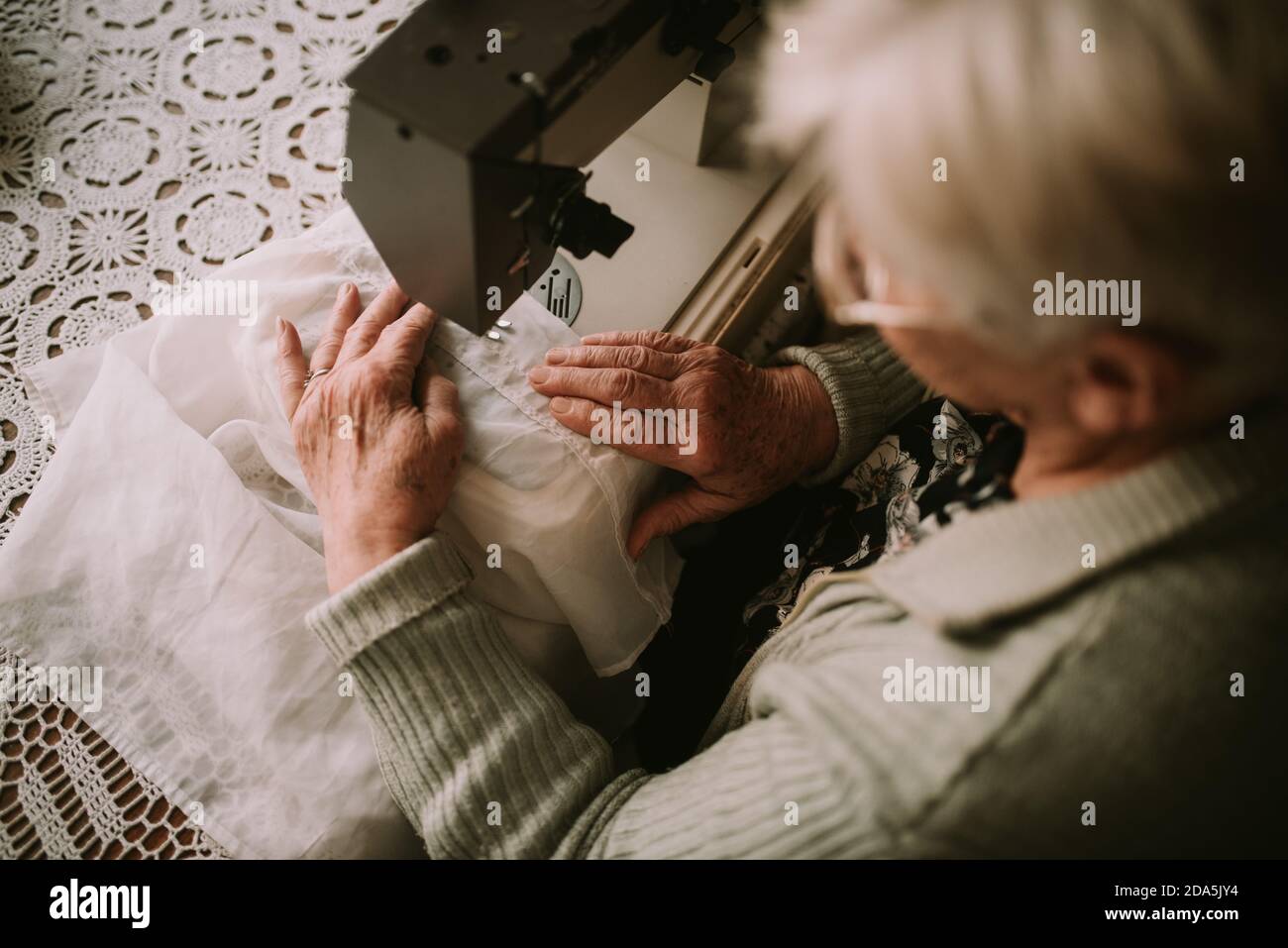 Grandmother mother sewing machine hi-res stock photography and images ...