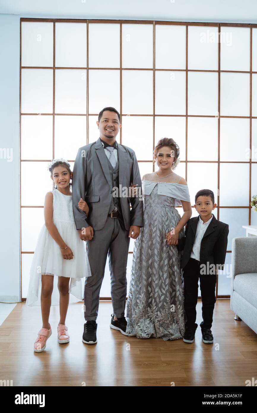 Portrait of a happy family with modern clothes. Family photo concept in ...