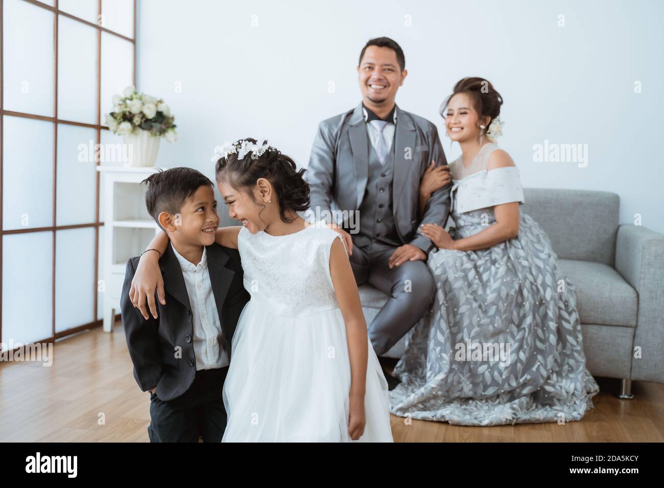 Portrait of a happy family with modern clothes. Family photo concept in ...