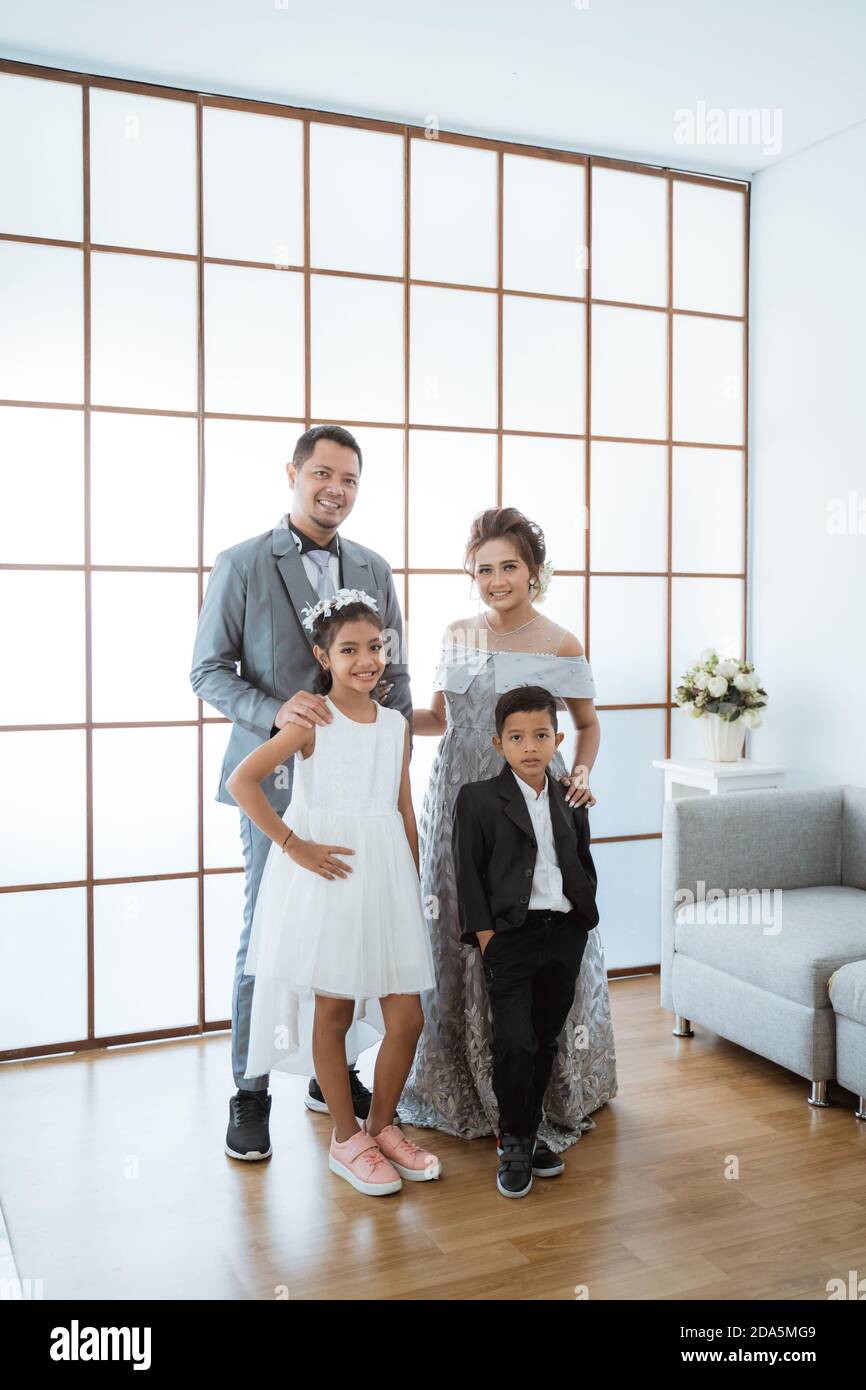 Portrait of a happy family with modern clothes. Family photo concept in ...