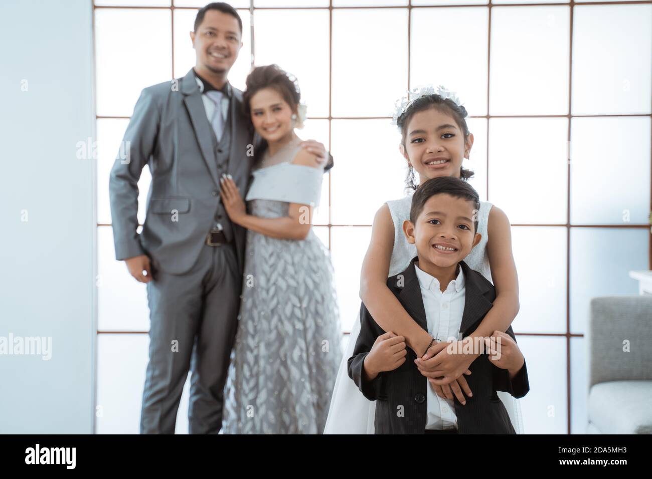 Portrait of a happy family with modern clothes. Family photo concept in ...