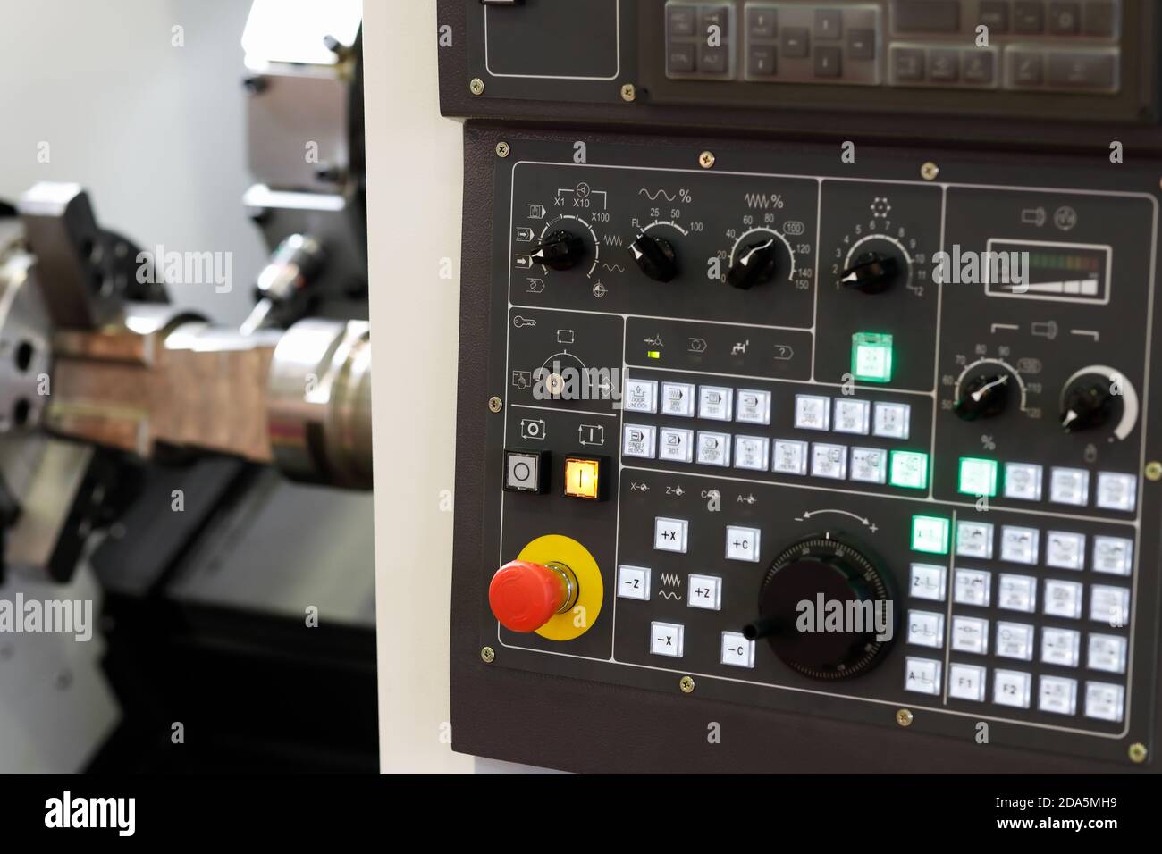 Turret milling machine hi-res stock photography and images - Alamy