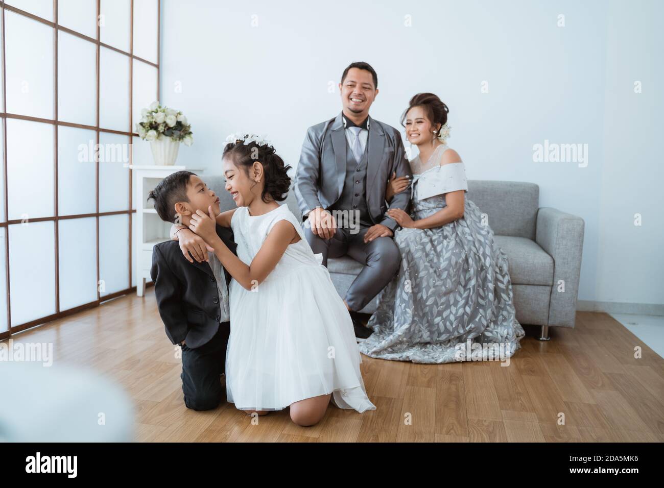 Portrait of a happy family with modern clothes. Family photo concept in ...