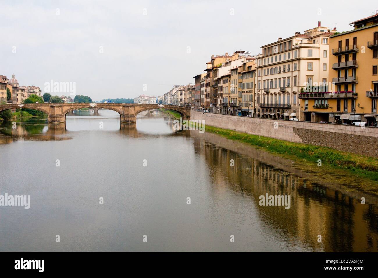 Building river front florence hi-res stock photography and images - Alamy