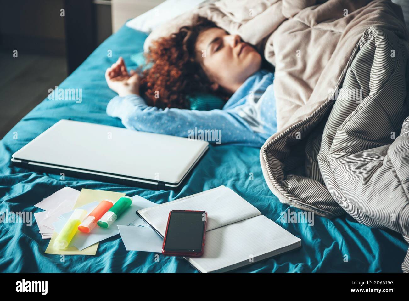 Student sleeping bed laptop hi-res stock photography and images - Alamy