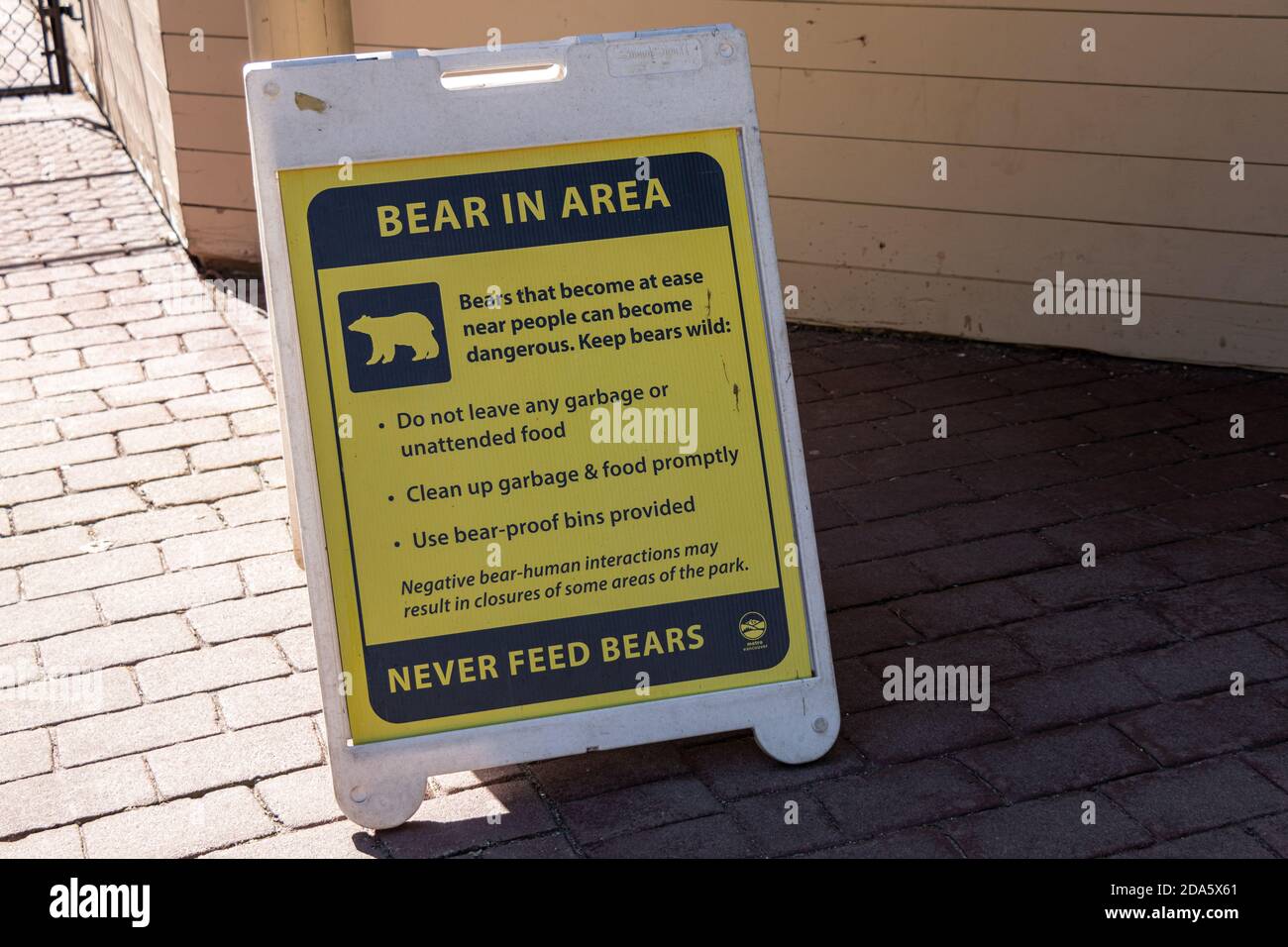 Caution bears sign hi-res stock photography and images - Alamy