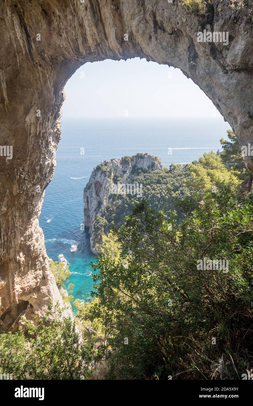 Vertical framing hi-res stock photography and images - Alamy