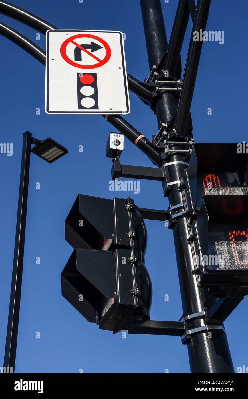 Crosswalk sign pole hi-res stock photography and images - Alamy