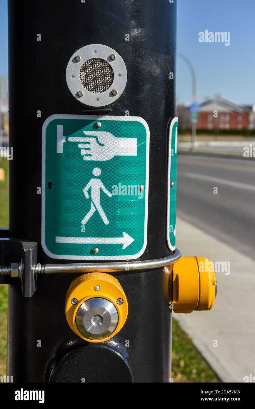 Crosswalk sign pole hi-res stock photography and images - Alamy