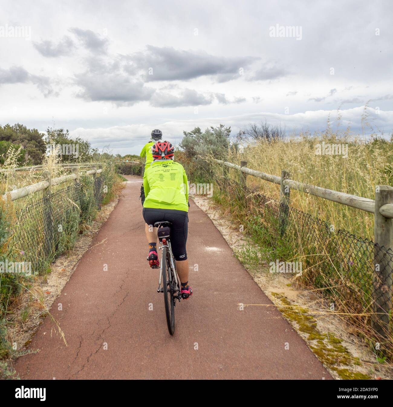 Bikepath cycleway path cyclepath hi-res stock photography and images ...