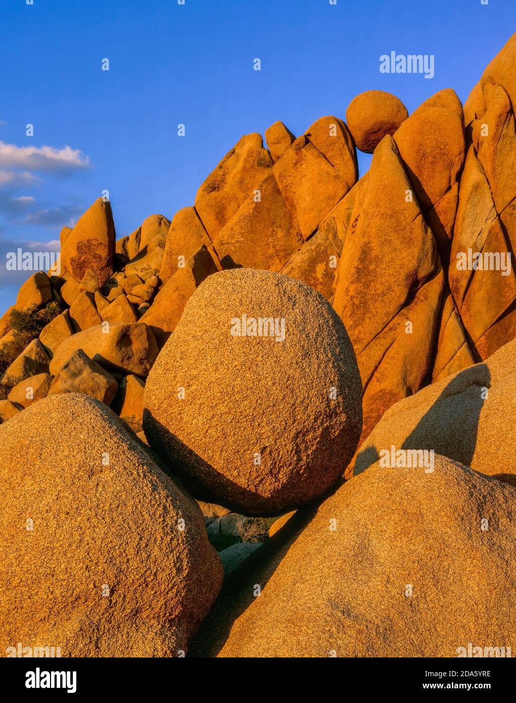 Balanced rocks hi-res stock photography and images - Alamy