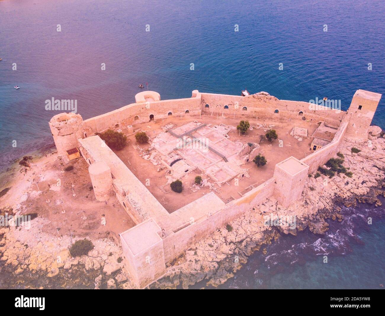 Maiden castle aerial hi-res stock photography and images - Alamy