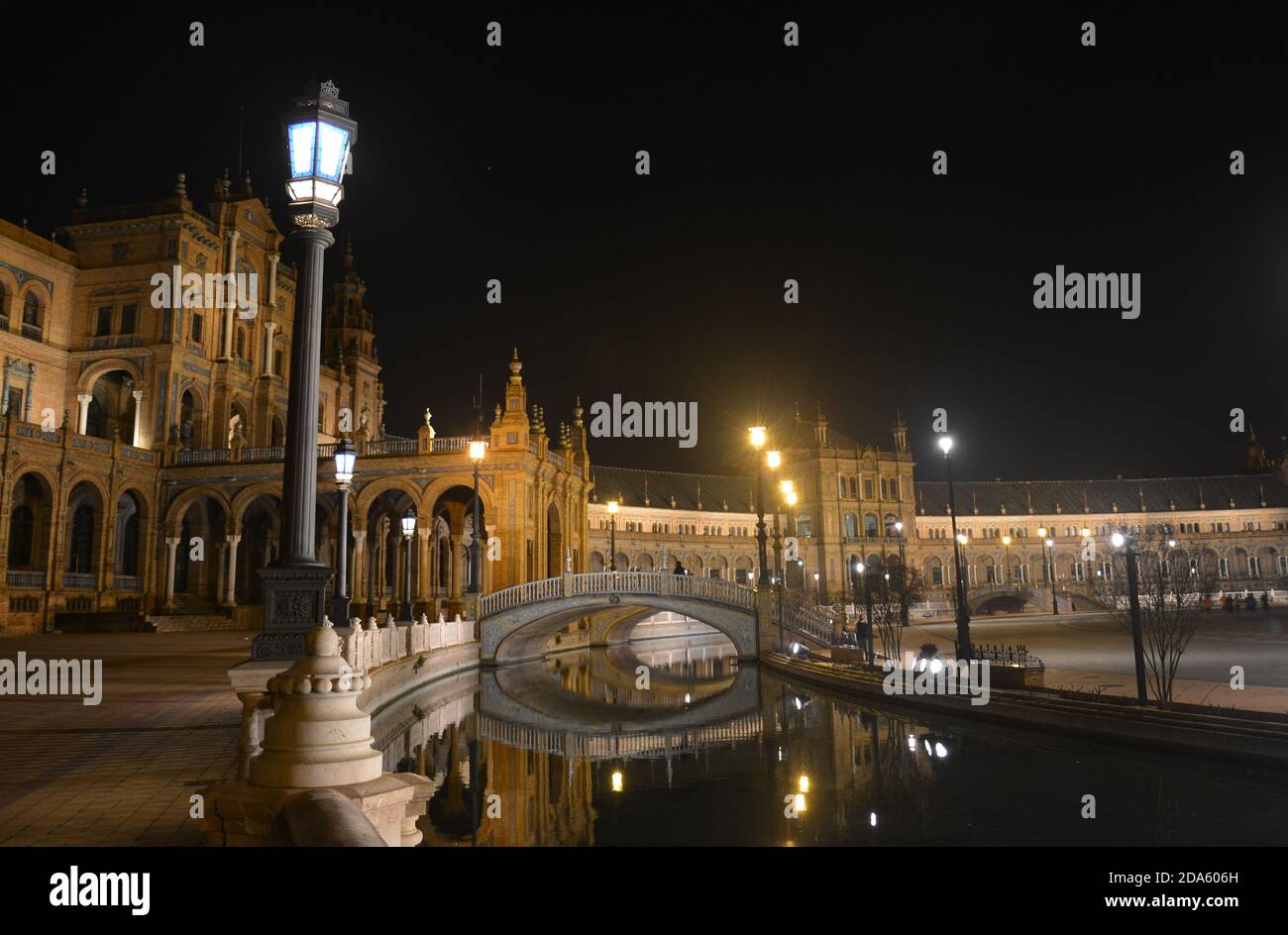 night at plaza de Espana in Sevilla, spain Stock Photo - Alamy