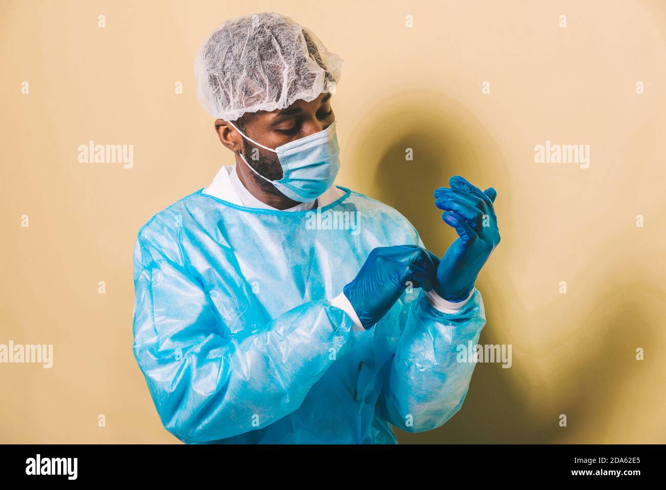 Doctor wearing protection suit and face mask for fighting Covid-19 ...
