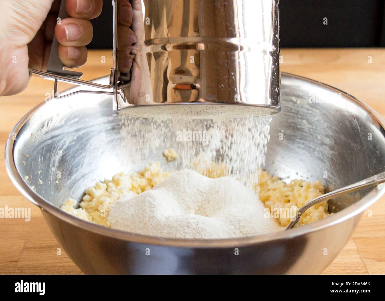 Sift flour into a bowl, side view. Movement visible Stock Photo - Alamy