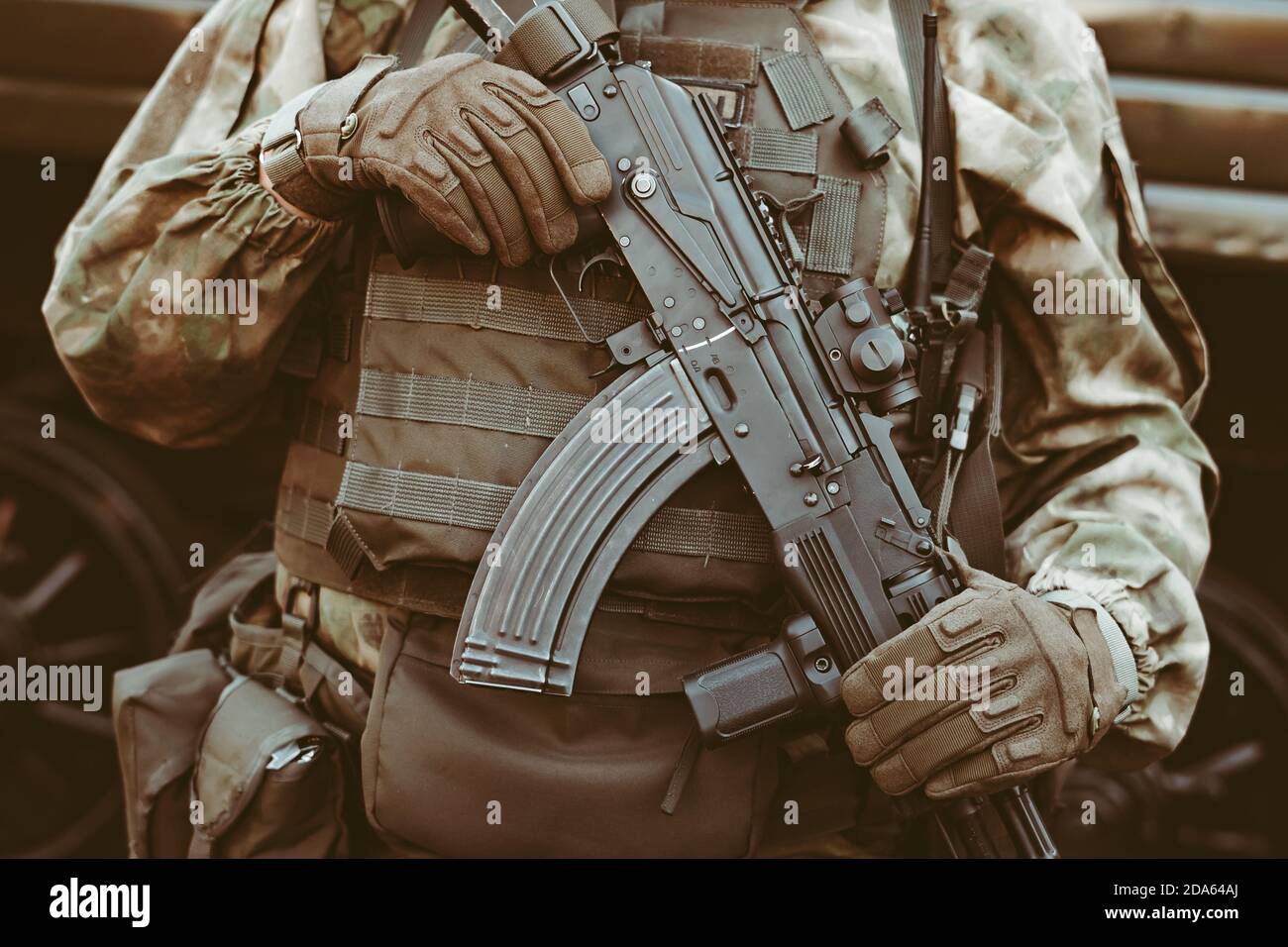 Automatic rifle in hands special hi-res stock photography and images ...