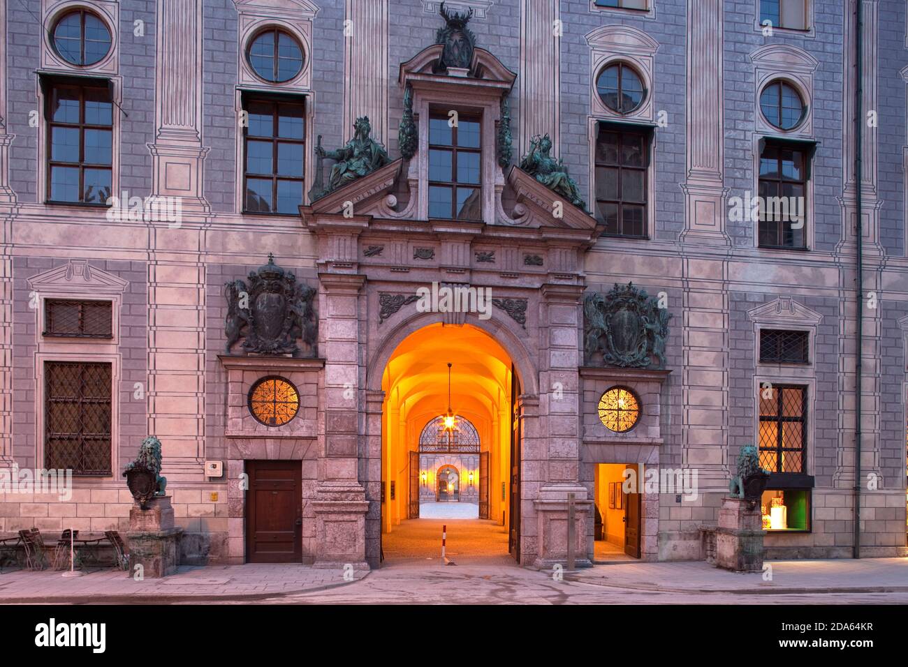 Imperial court hi-res stock photography and images - Alamy